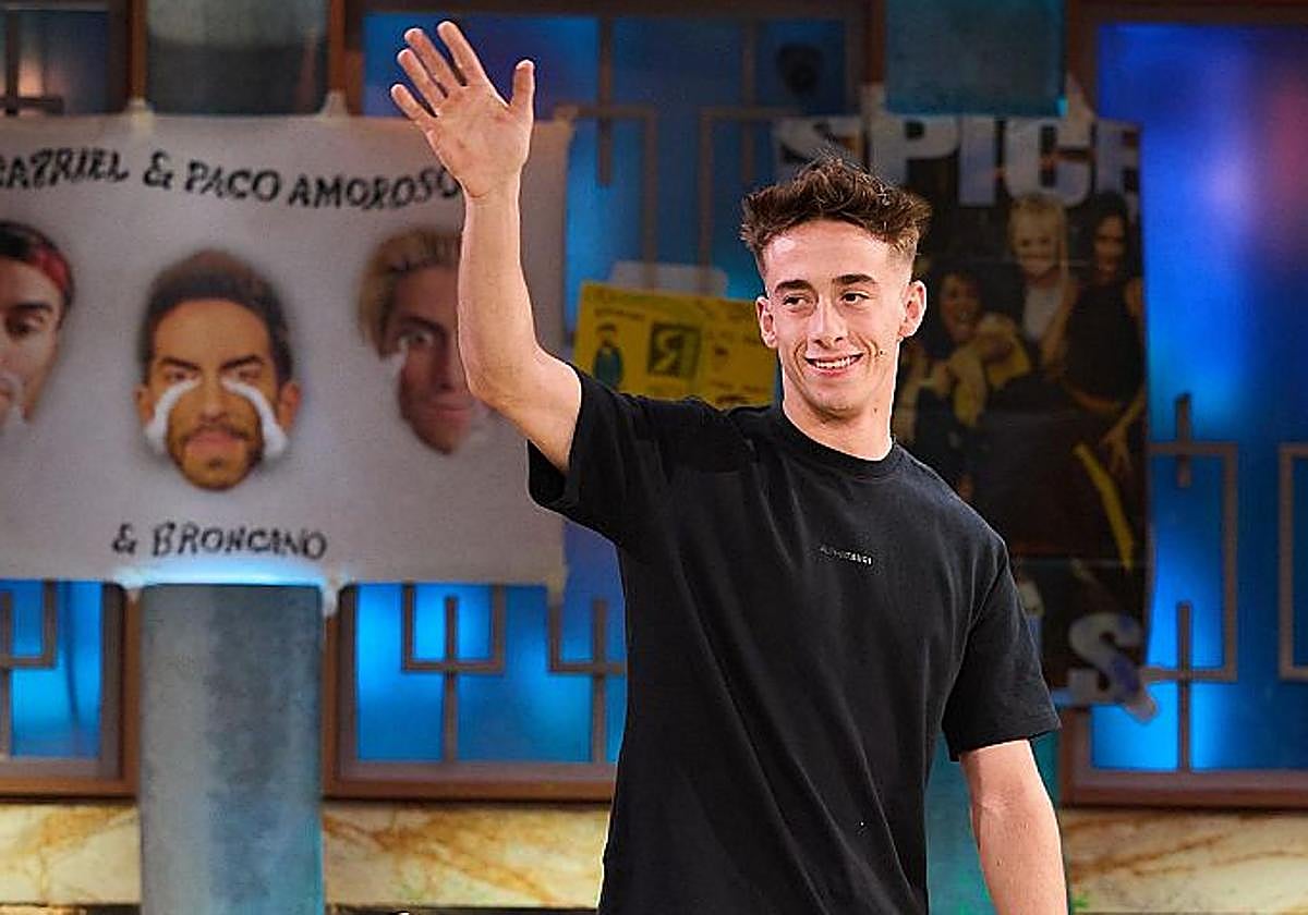 El piloto Pedro Acosta desvela a Broncano que no tiene carnet de moto: «Y luego vas a 320 por el ...